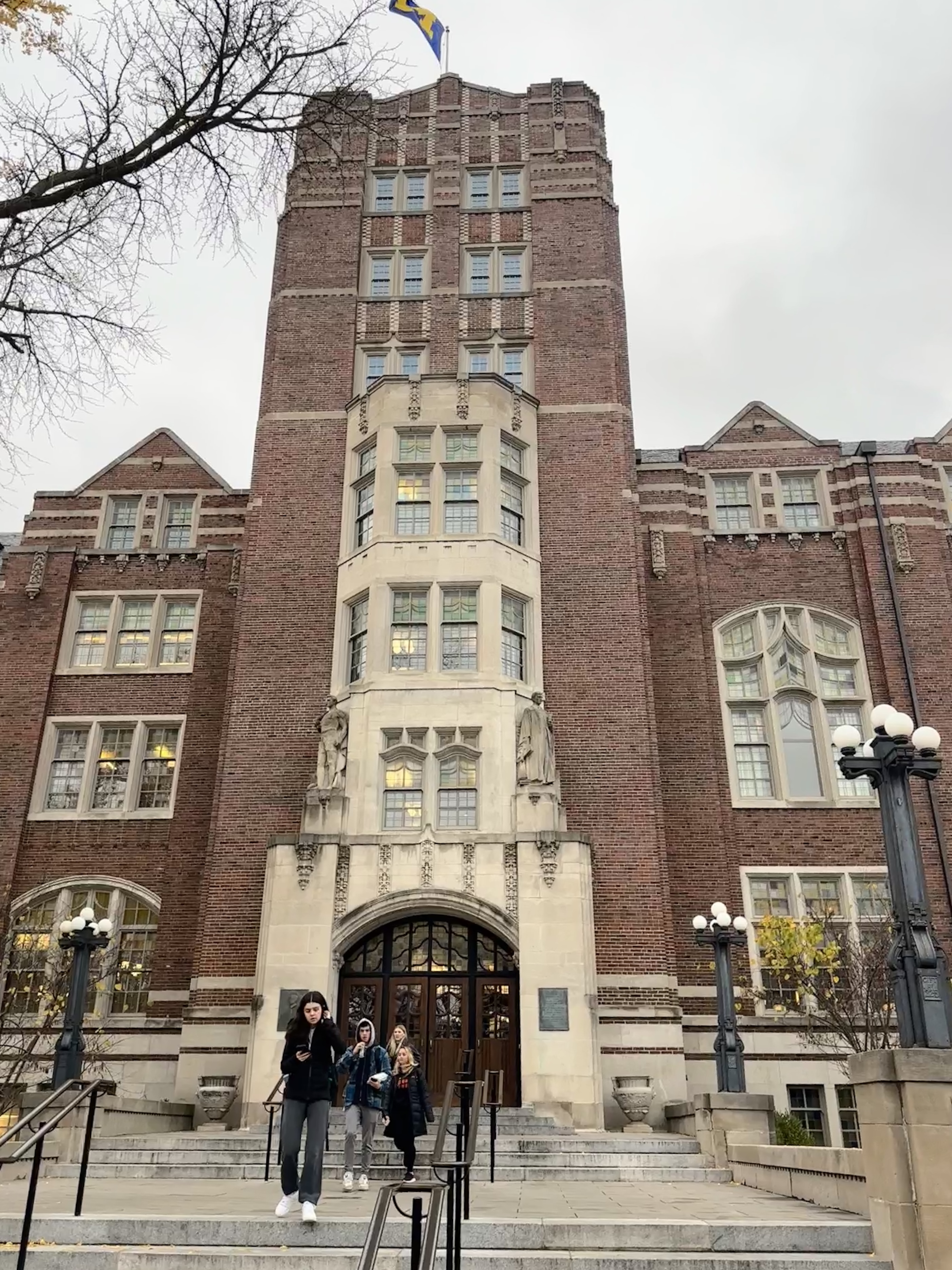 The Prestige Game: How Early Decision Shapes College Admissions and ...